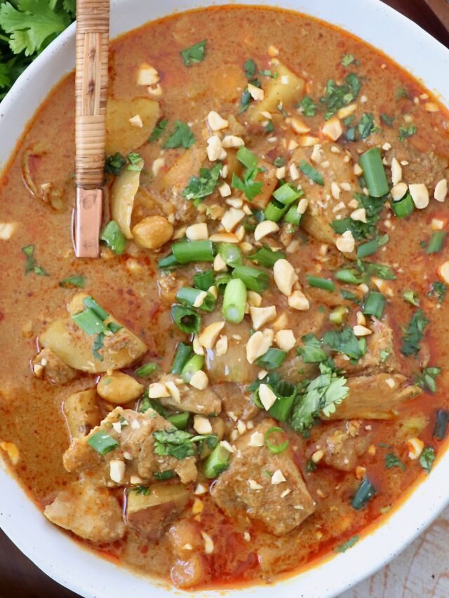 Easy Thai Basil Chicken Recipe (Pad Krapow Gai)