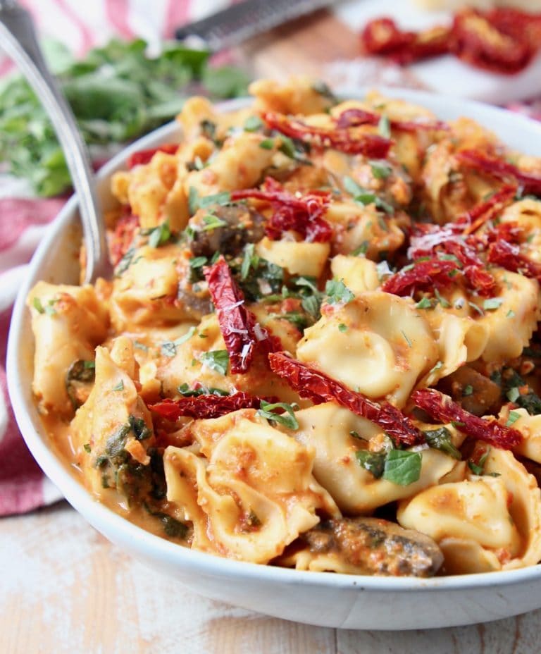 One Pot Vegetarian Pesto Tortellini Recipe