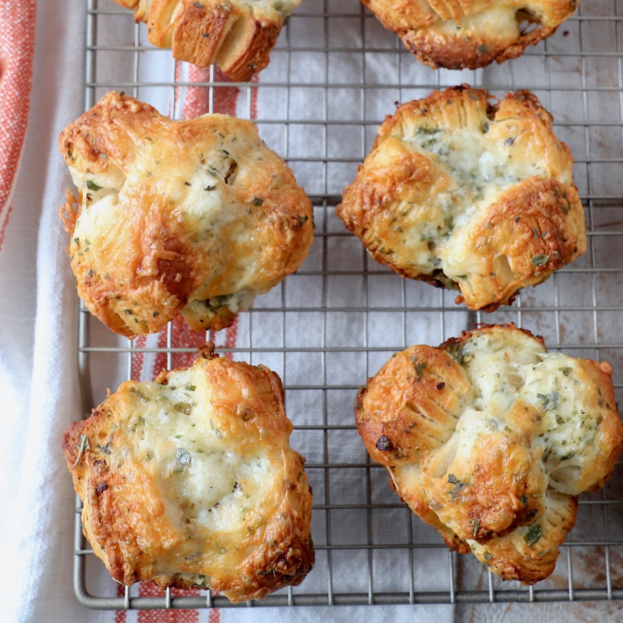 Easy Cheesy Pull Apart Rolls - WhitneyBond.com