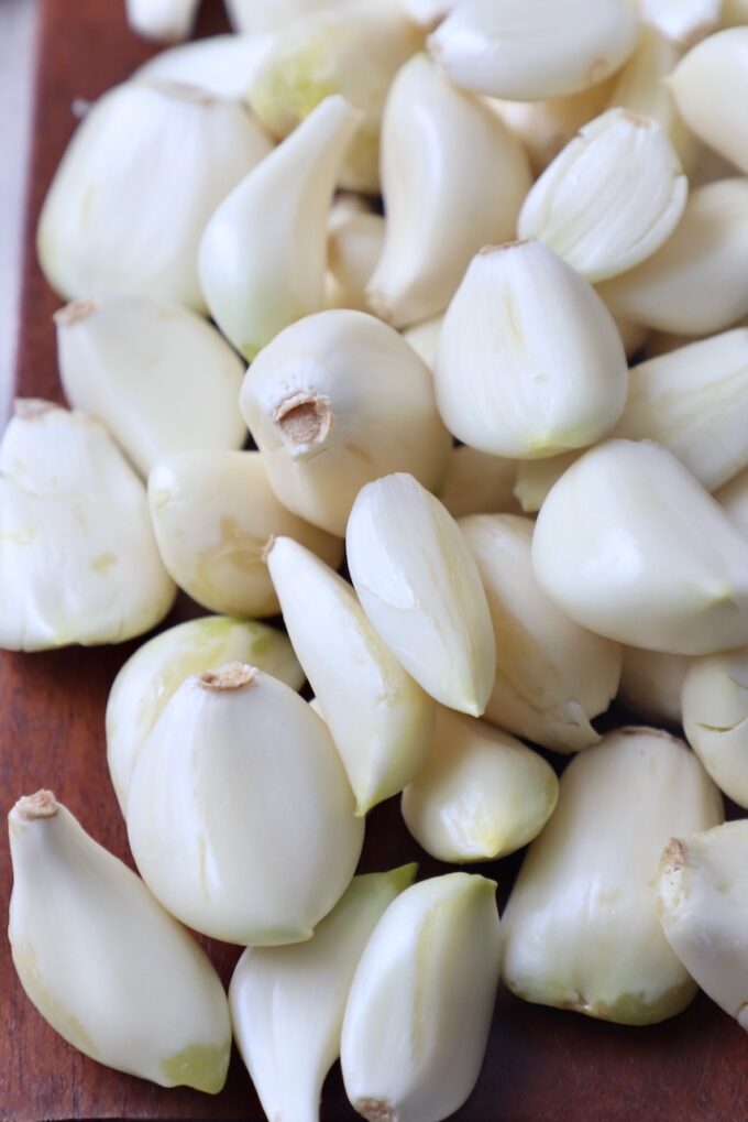How To Peel Garlic (3 Fast & Easy Methods) - WhitneyBond.com