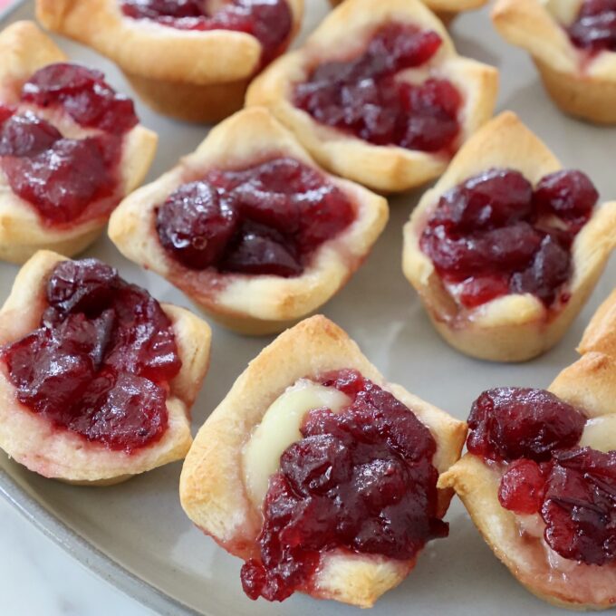 Easy Baked Brie Bites Recipe