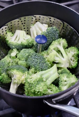 Steamed Broccoli: How to Steam Broccoli 3 Ways